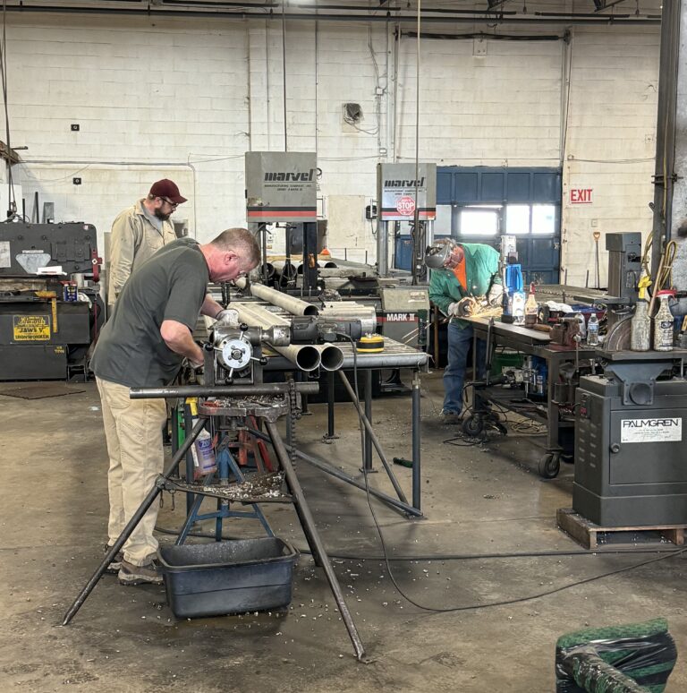 Setting Up a Prefabrication Shop: A Guide for Contractors - ENG